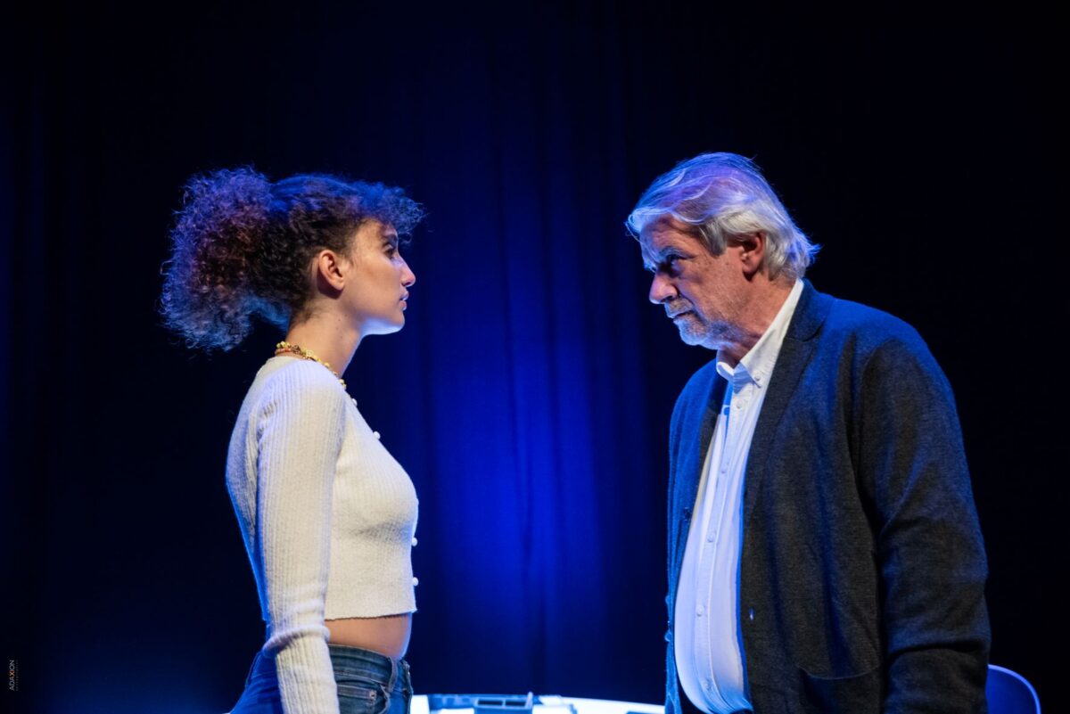 Oleanna Reload - Θεατρομανία | Παραστάσεις, διαγωνισμοί, κριτικές